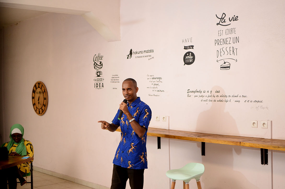 Fouad punchline à retardement à l’Alliance – Muzdalifa House